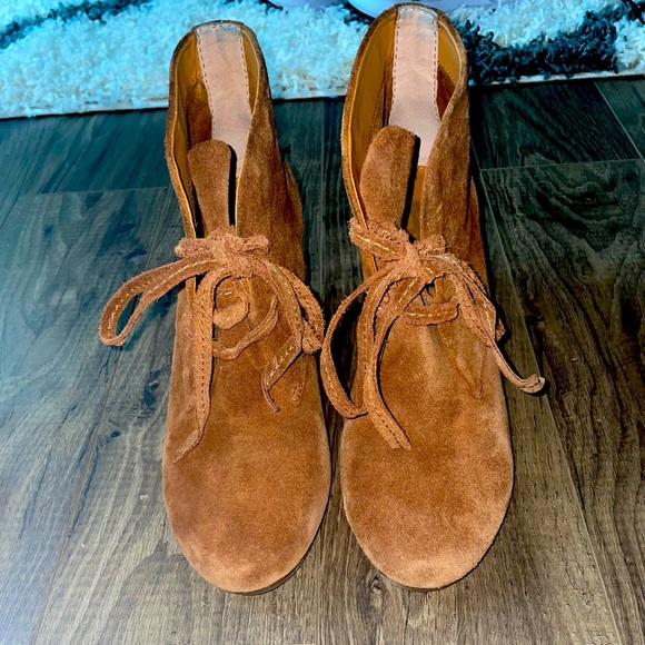 Dolce Vita | Shoes | Dolce Vita Pellie Bootie Size 9 Brown Suede | Poshmark
